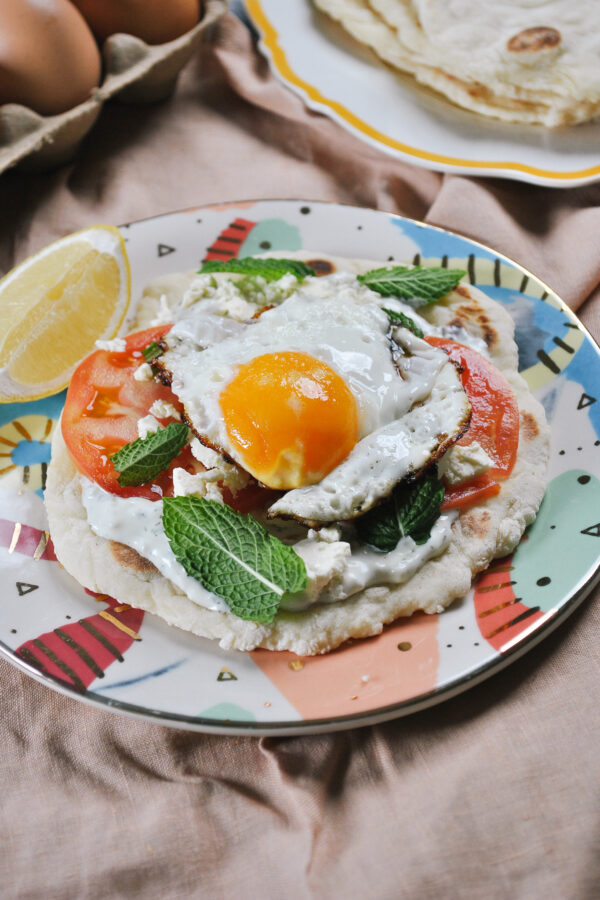 Greek-style fried egg flatbread • cammienoodle